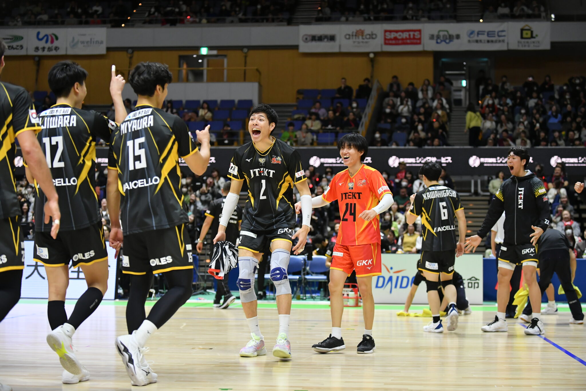【SVリーグ男子結果まとめ】STINGS愛知が2連勝で首位浮上！ GAME2では東京GBが大阪Bをストレートで下し、WD名古屋の連勝記録をサントリーがストップさせる【第9週】 | バレーボールキング