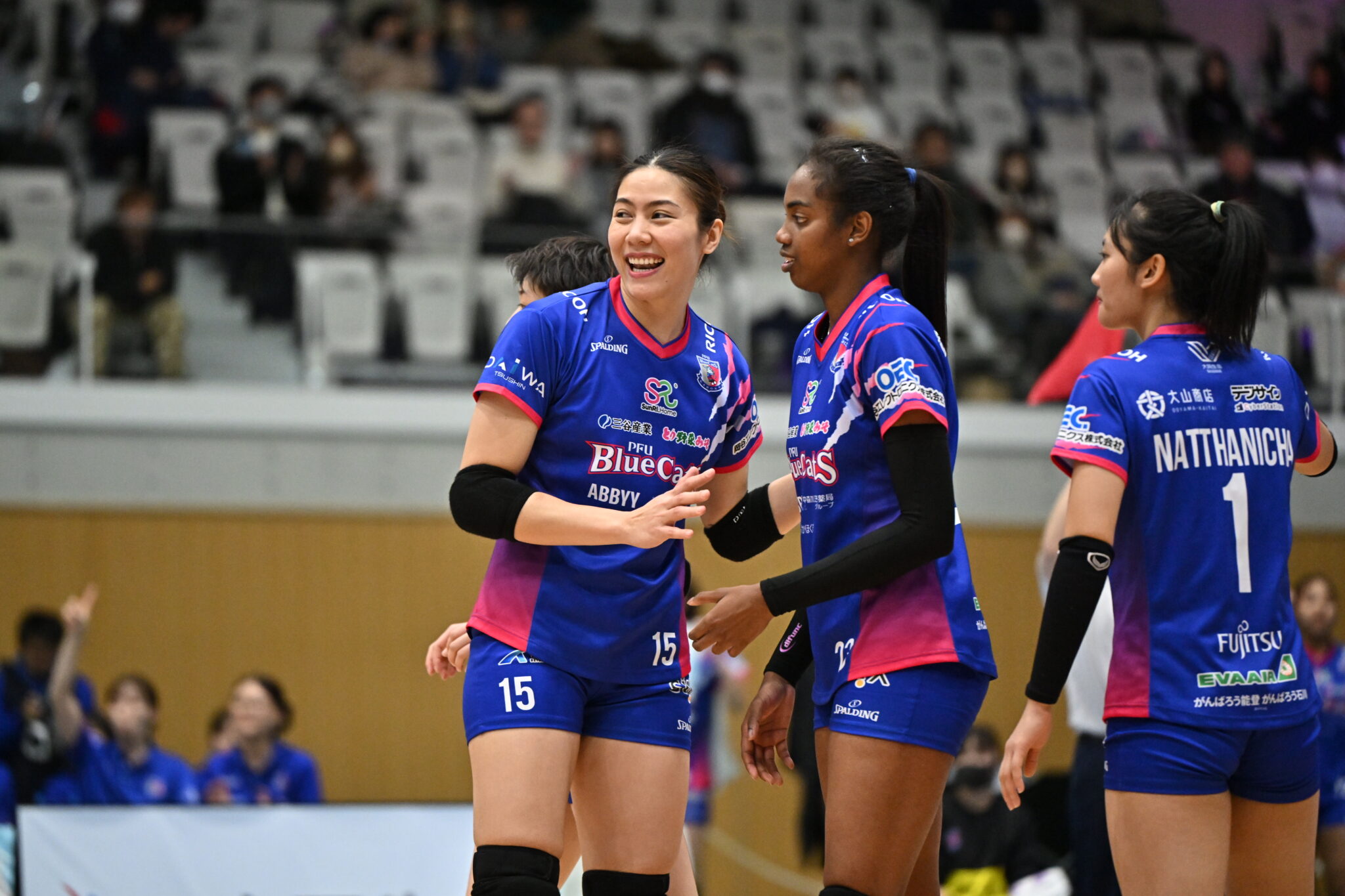 【SVリーグ女子結果まとめ】年内最終節GAME1で刈谷が姫路に、東レ滋賀が埼玉上尾に白星！ PFUから1勝をあげた岡山はKUROBEを抜いて11位に【第10週】 | バレーボールキング